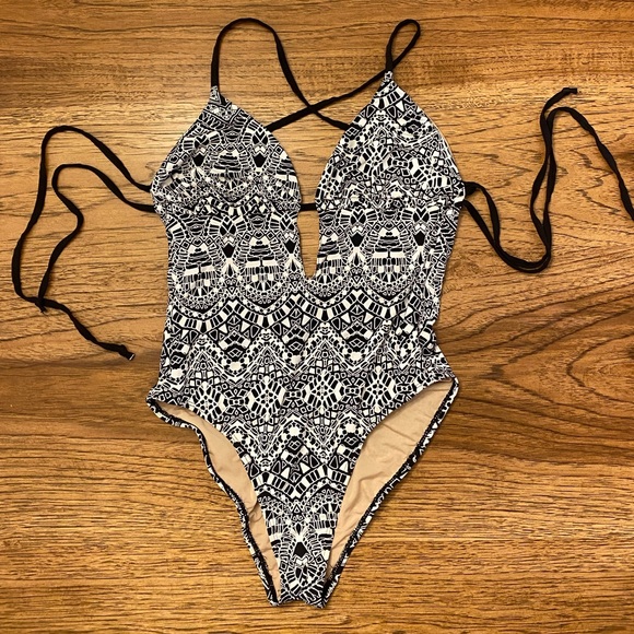 Tart Collections | Swim | Sexy Keyhole One Piece | Poshmark